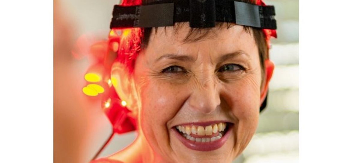 Un nou tip de terapie pentru Parkinson: casca cu lumină laser ...